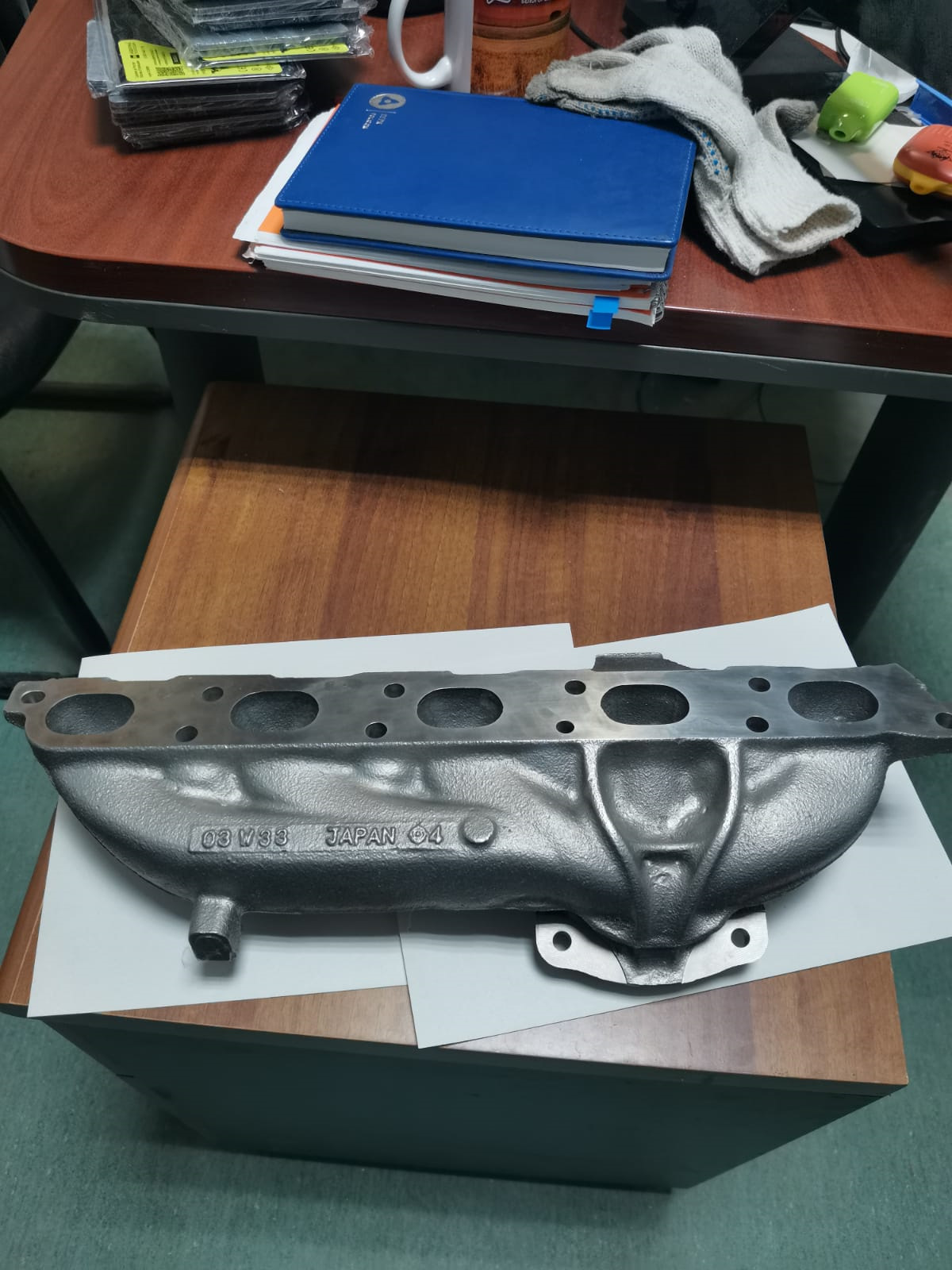 Замена прокладки выпускного коллектора. — Volvo XC70 II, 2,5 л, 2003 ...