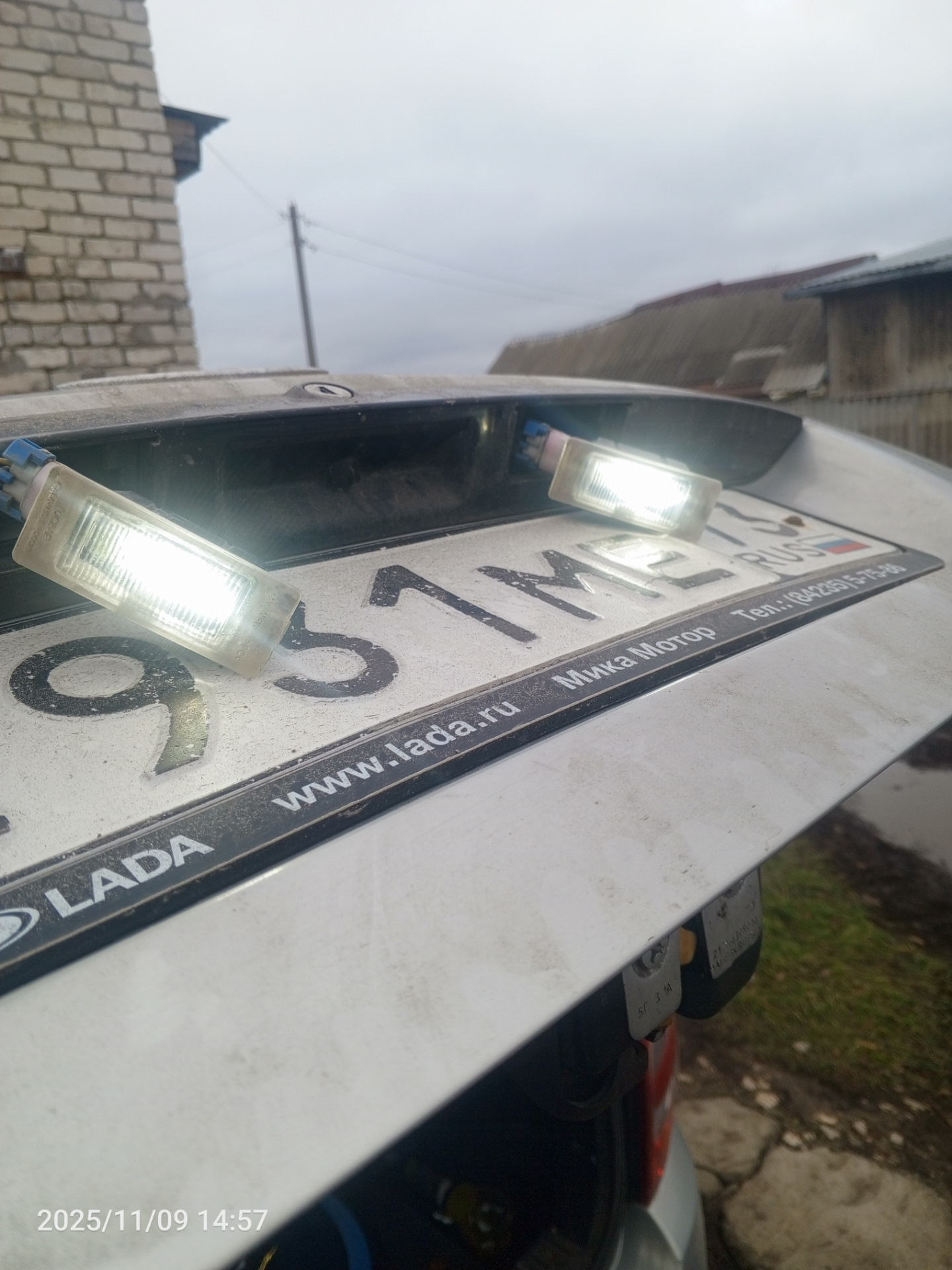 Лампы подсветки номера — Lada Kalina Cross, 1,6 л, 2015 года ...