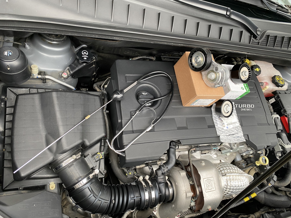 Замена роликов приводного ремня. — Chevrolet Orlando (1G), 2 л, 2013 ...