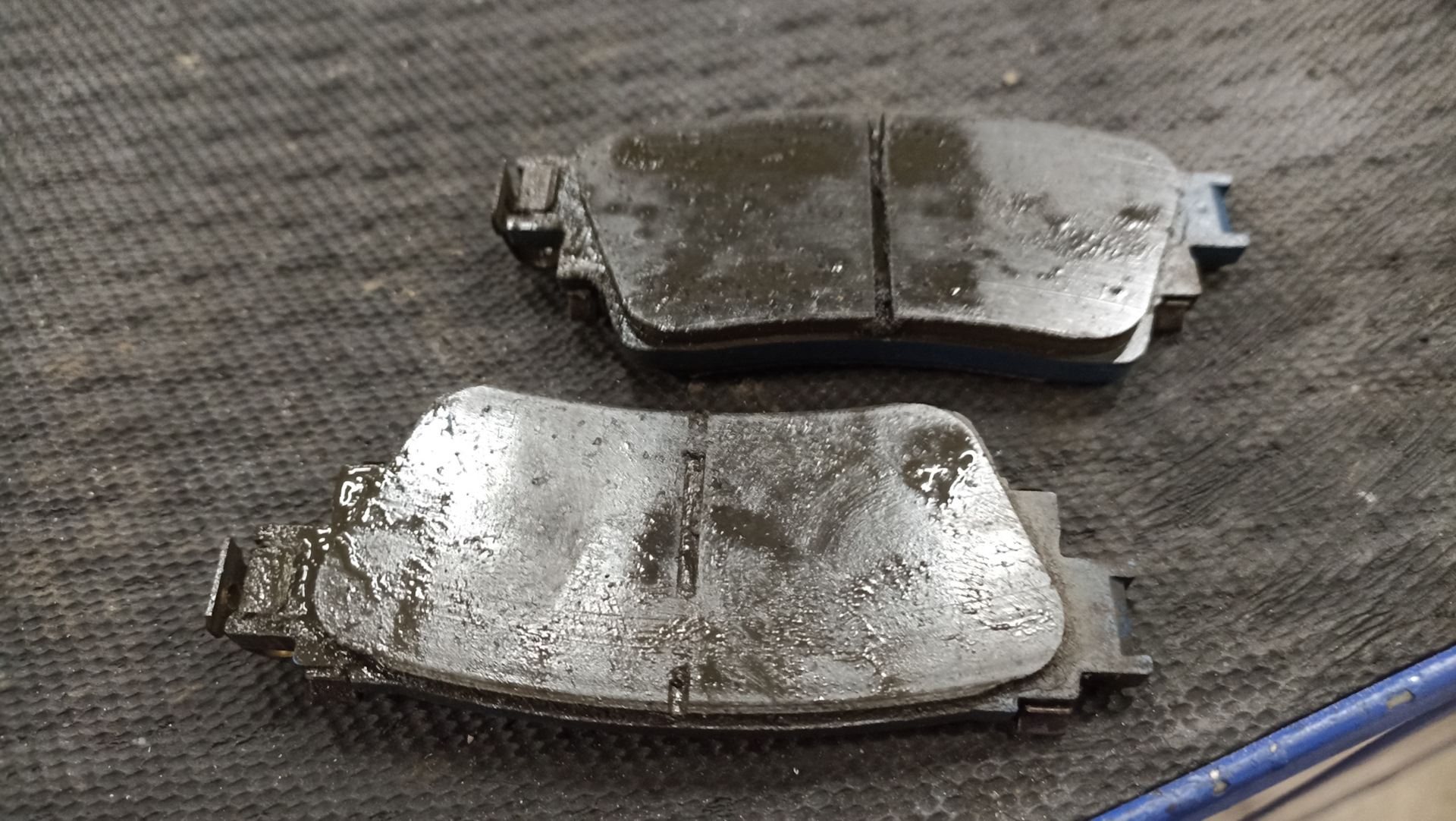 Замена втулок стабилизатора (перед/зад) и задних тормозных колодок ...