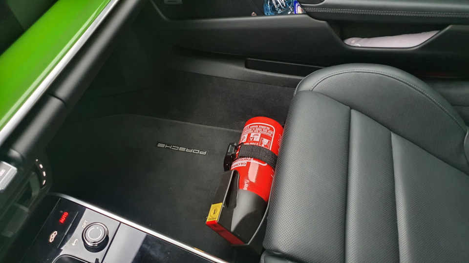 Оригинальный огнетушитель в салон Porsche 911 992 — Porsche 911 (992 ...