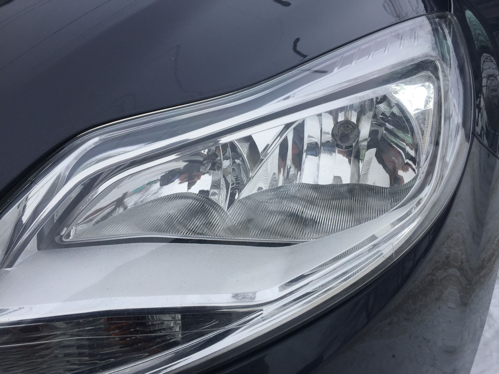 Заменил лампы габаритов. — Ford Focus Hatchback III, 1,6 л, 2012 года ...