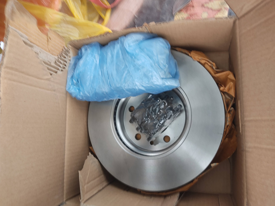 Замена дисков и колодок — Chevrolet Equinox (3G), 1,5 л, 2019 года ...