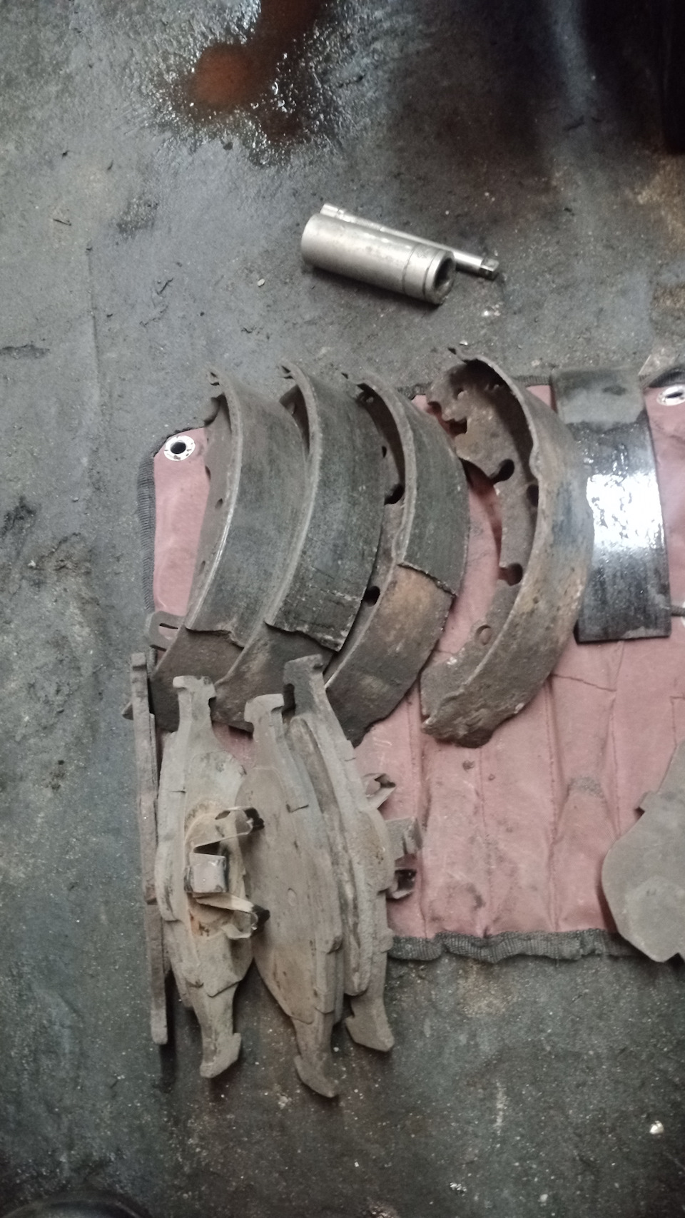 Замена колодок — Ford Fusion, 1,6 л, 2008 года | своими руками | DRIVE2