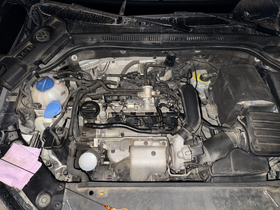 Замена трубки картерных газов — Volkswagen Jetta VI, 1,4 л, 2015 года ...
