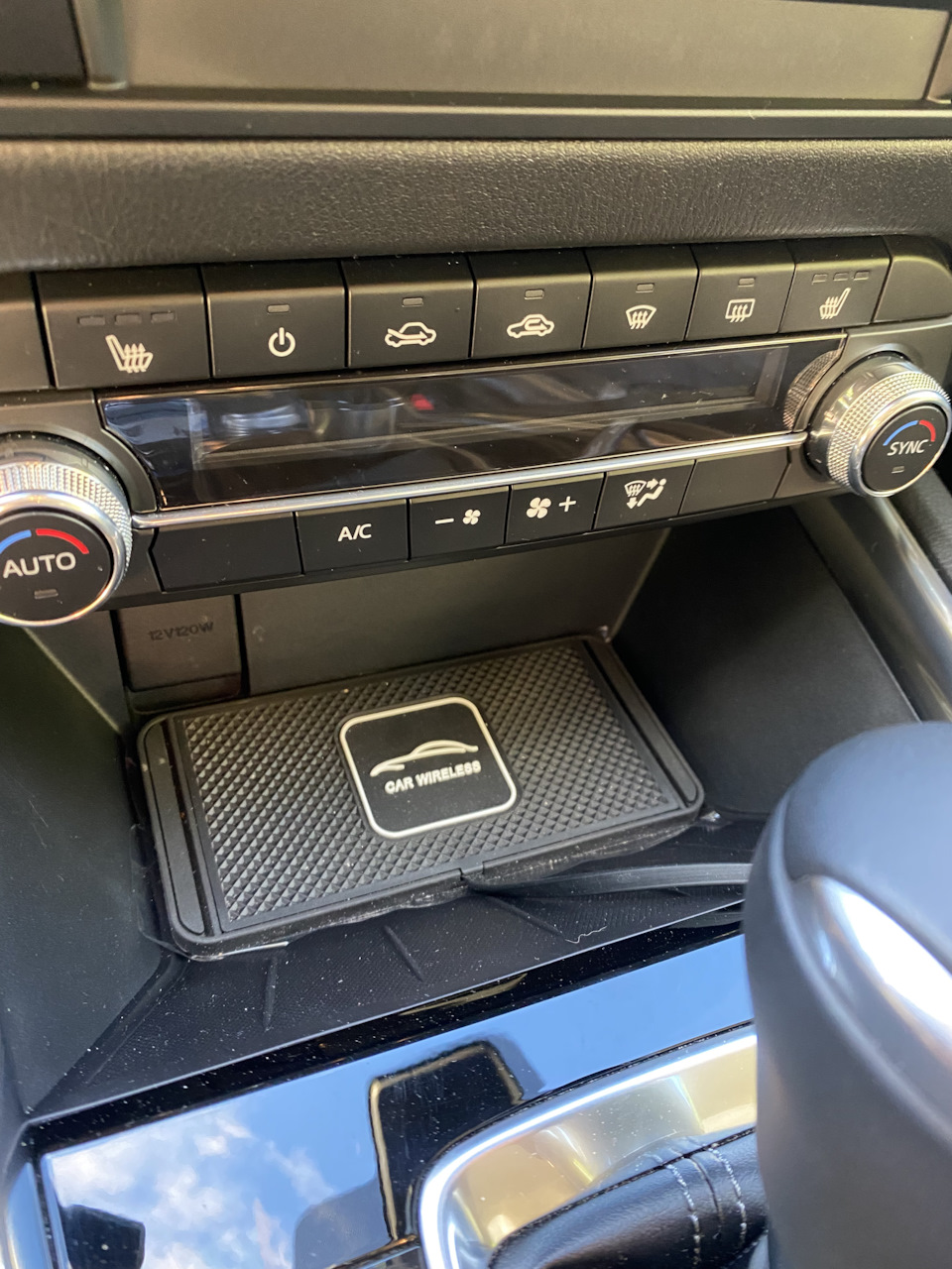 Беспроводная зарядка — Mazda CX-5 (2G), 2 л, 2021 года | аксессуары ...