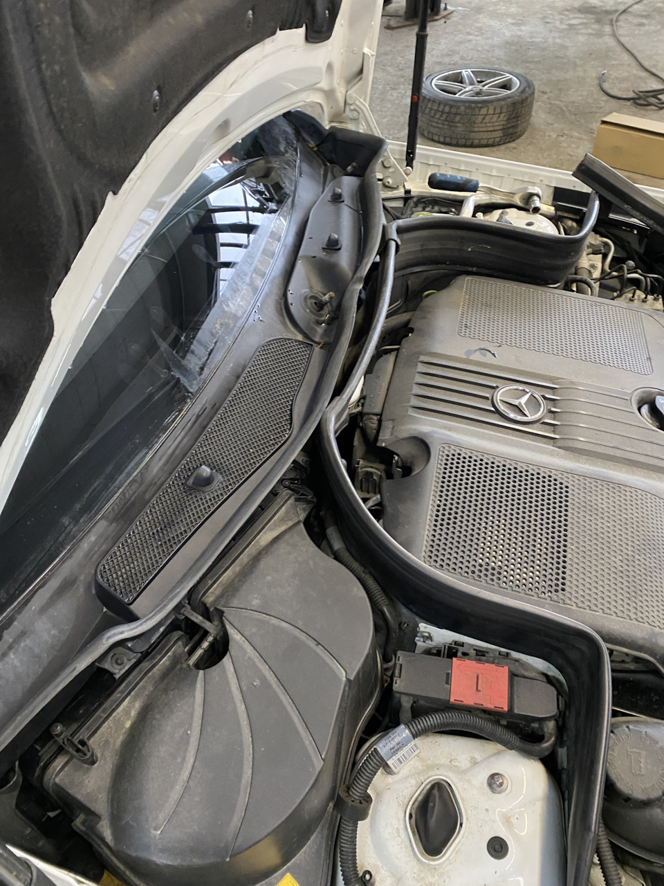 Замена шланга омывателя лобового стекла с обогревом. — Mercedes-Benz ...