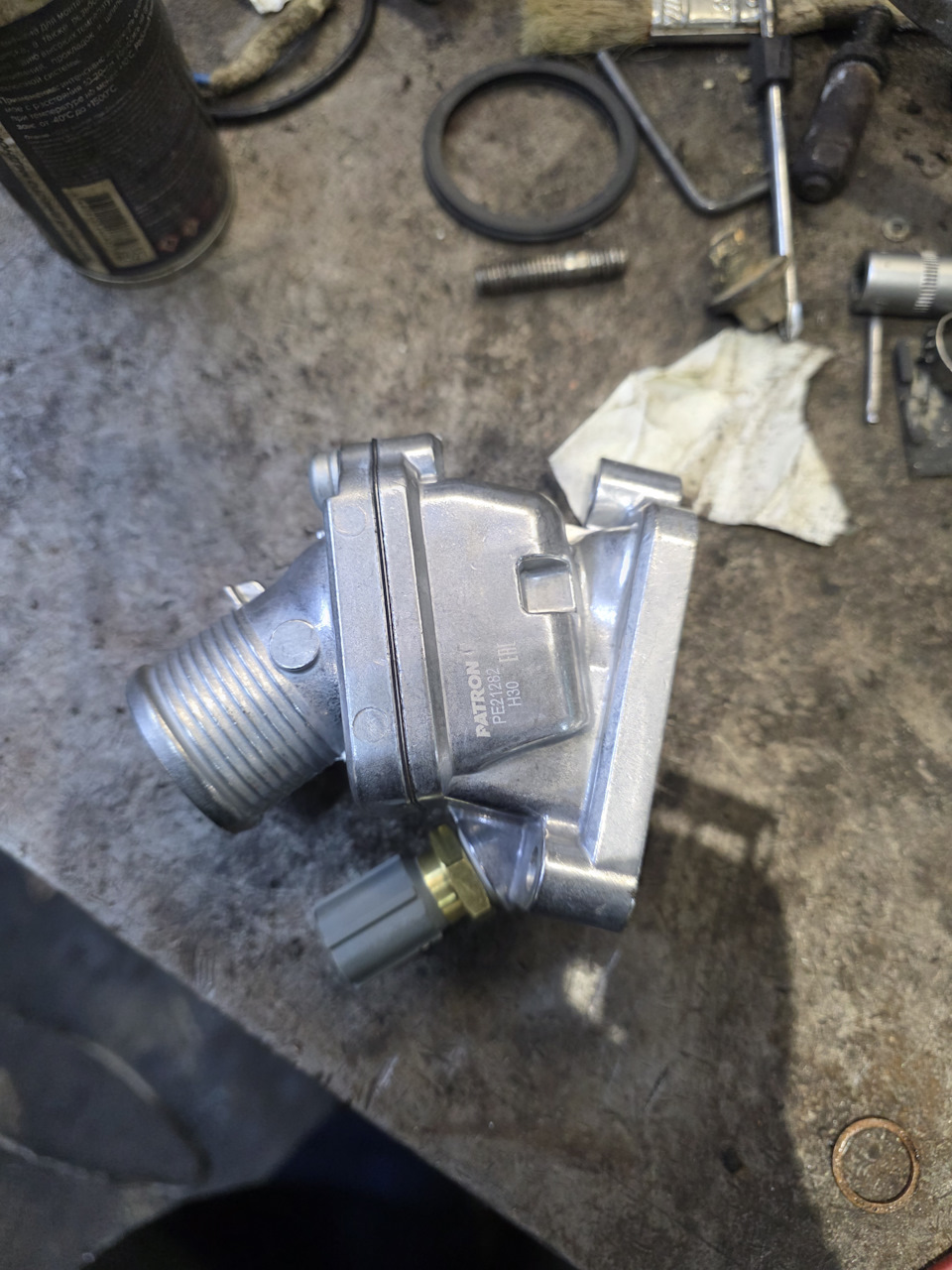 Замена термостата — Volvo S60 (1G), 2,4 л, 2003 года | визит на сервис ...