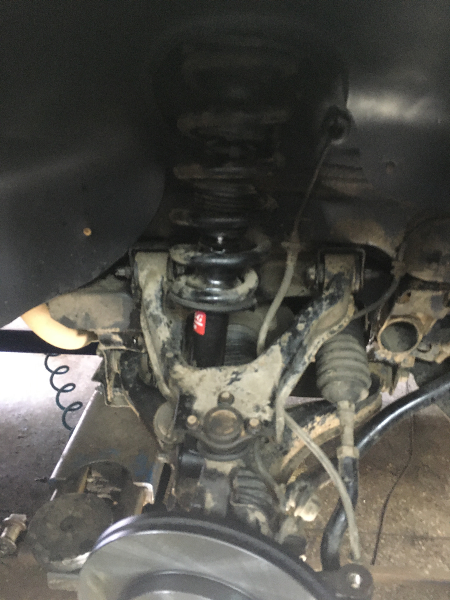 Замена передних амортизаторов Pajero 4 3.0 (KYB 341445) — Mitsubishi ...