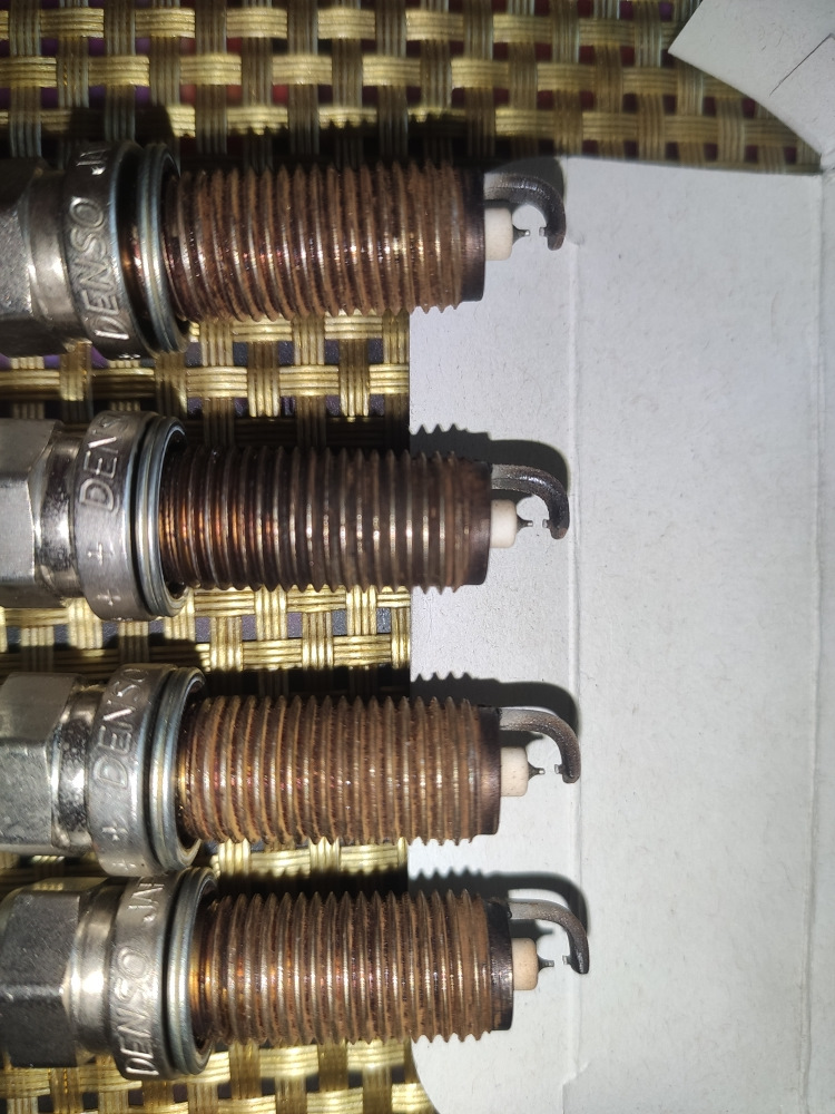 Свечи зажигания Denso FC16HR-Q8 — Toyota E160, 1,5 л., 2017 года ...