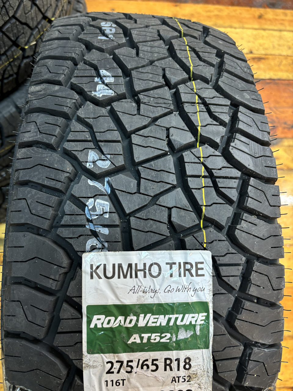 Шины Kumho Road Venture AT52 275/65 R18 116T — Toyota Land Cruiser Prado 150-series, 2,8 л, 2020 ...
