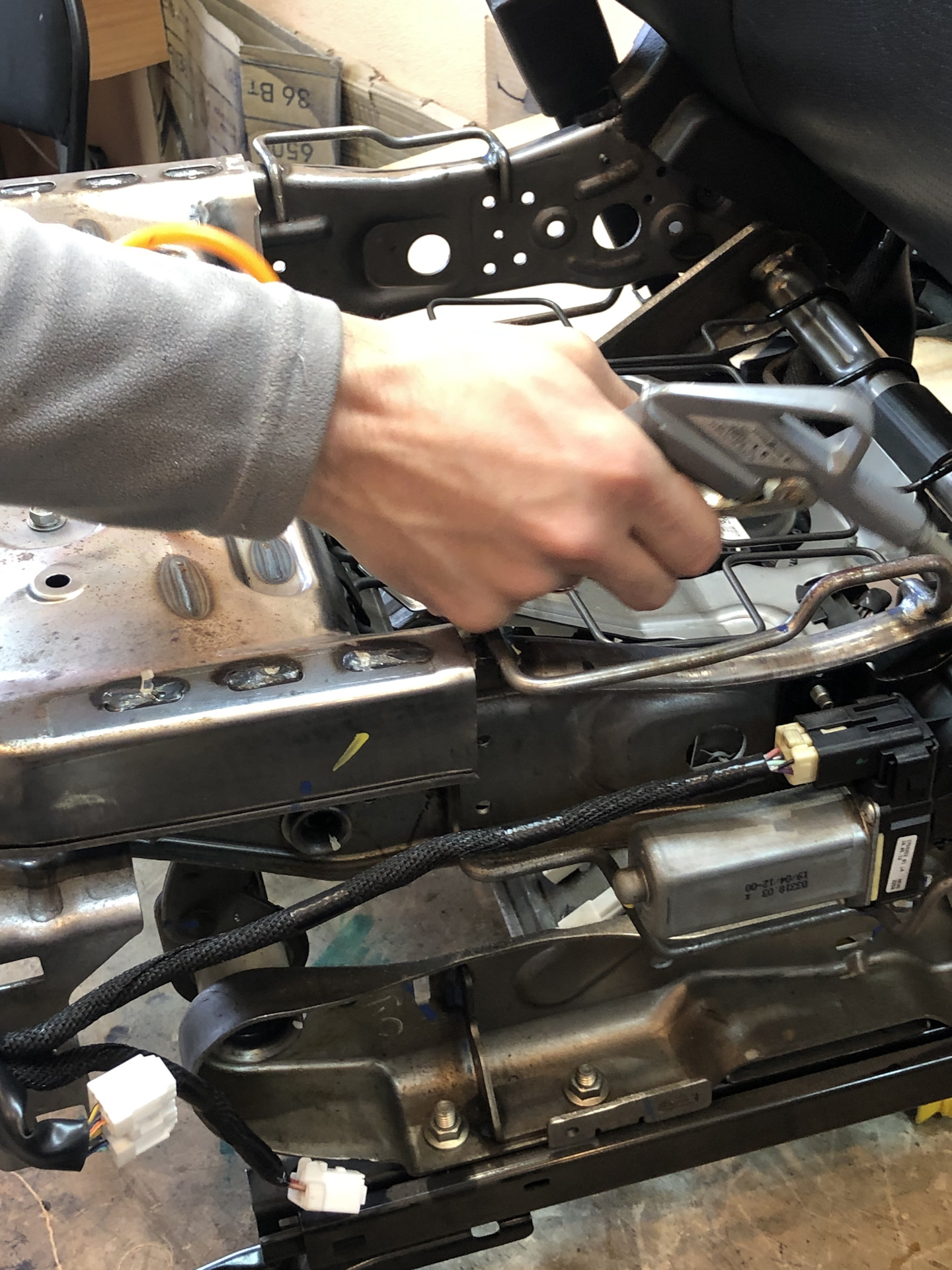 Установка верхнего спойлера Impreza GG. — Subaru Impreza (GD, GG), 1,5 ...