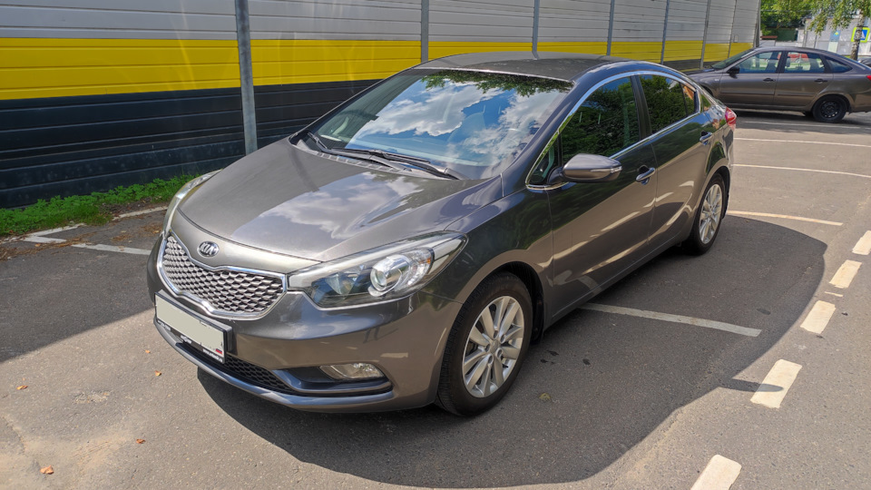 Замена тормозных колодок по кругу — KIA Cerato (3G), 1,6 л, 2015 года ...