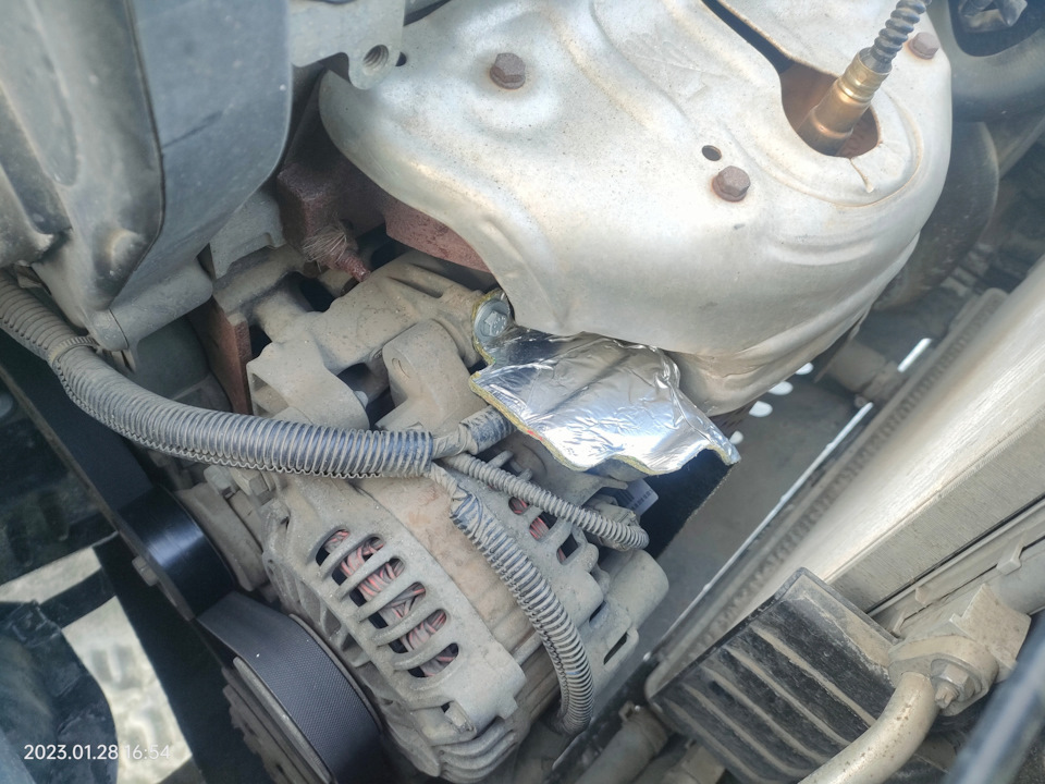 Поставил термо защиту генератора и бачок с датчиком уровня антифриза ...