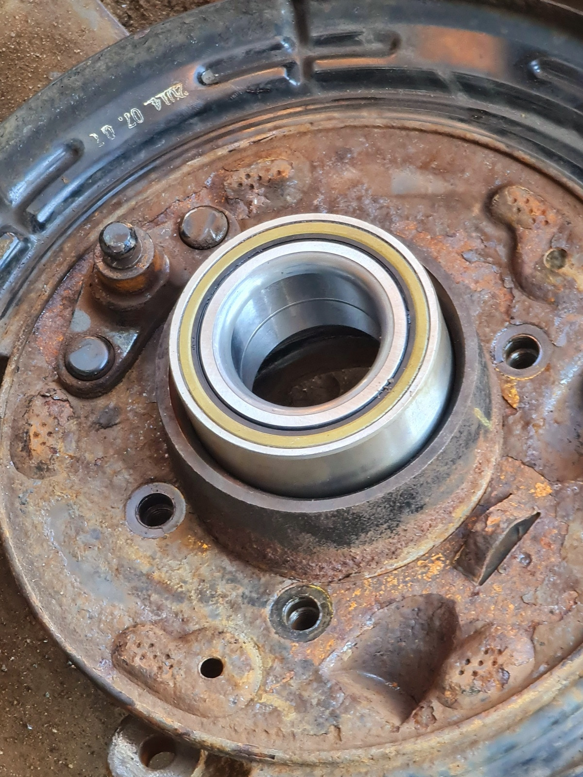 Замена ступичного подшипника — KIA Sportage (3G), 2 л, 2014 года ...