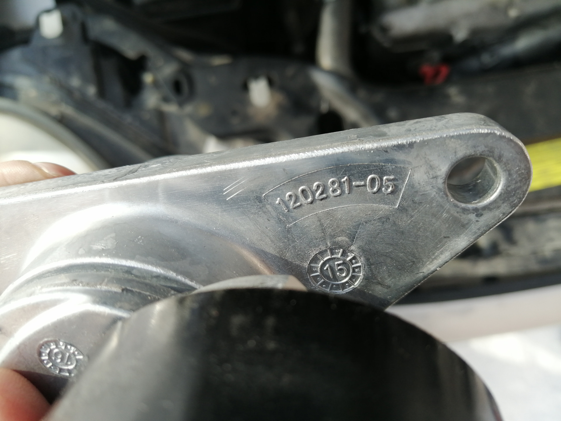 Замена генератора, ремня, роликов — Volvo XC90 (1G), 2,5 л, 2004 года ...