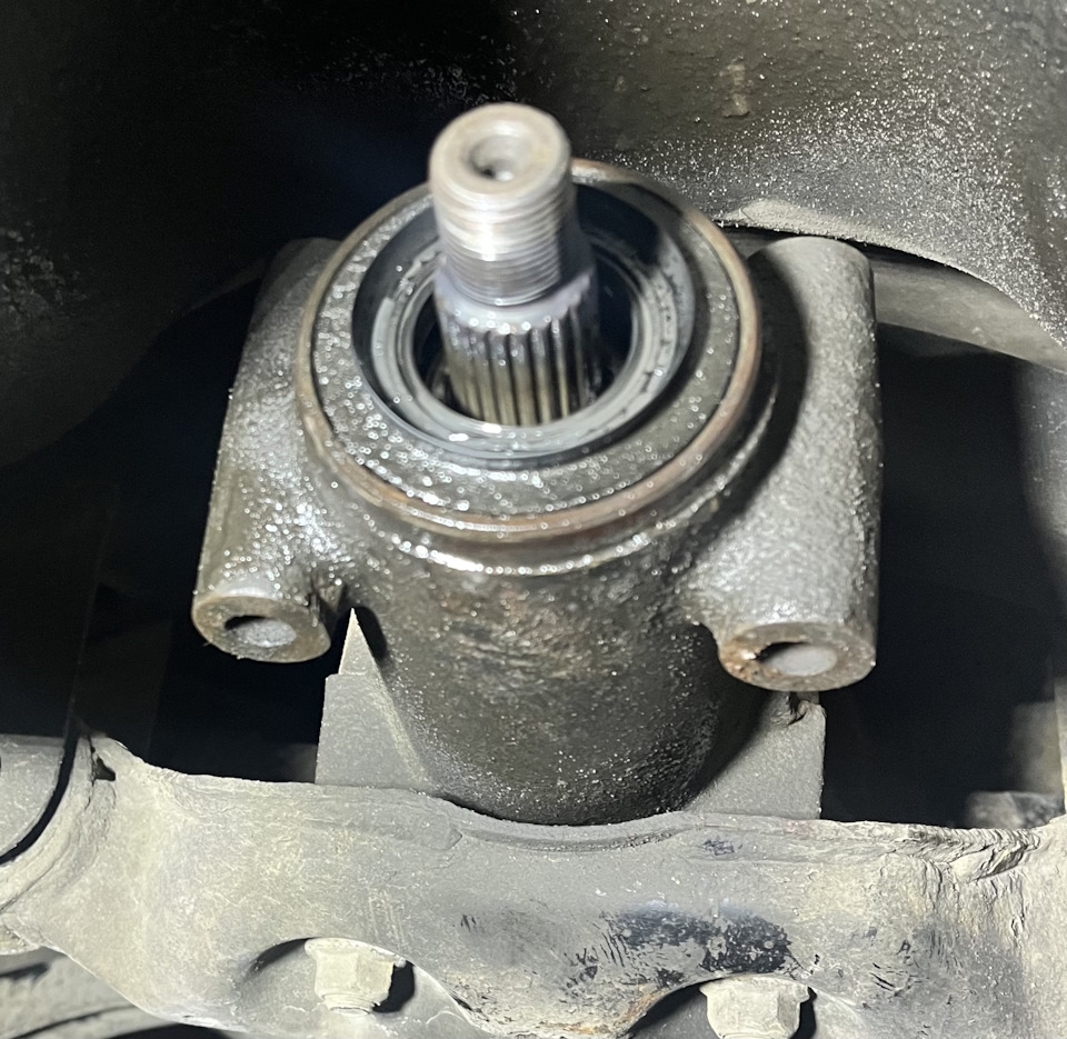 Замена сальника хвостовика заднего редуктора — Subaru Outback (BP), 2,5 ...