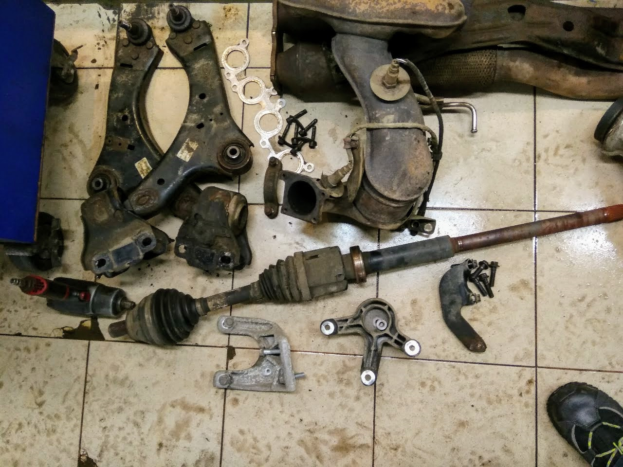 Замена подвески, втулки АКПП и обратного шланга ГУРа. — Volvo S80 (2G ...