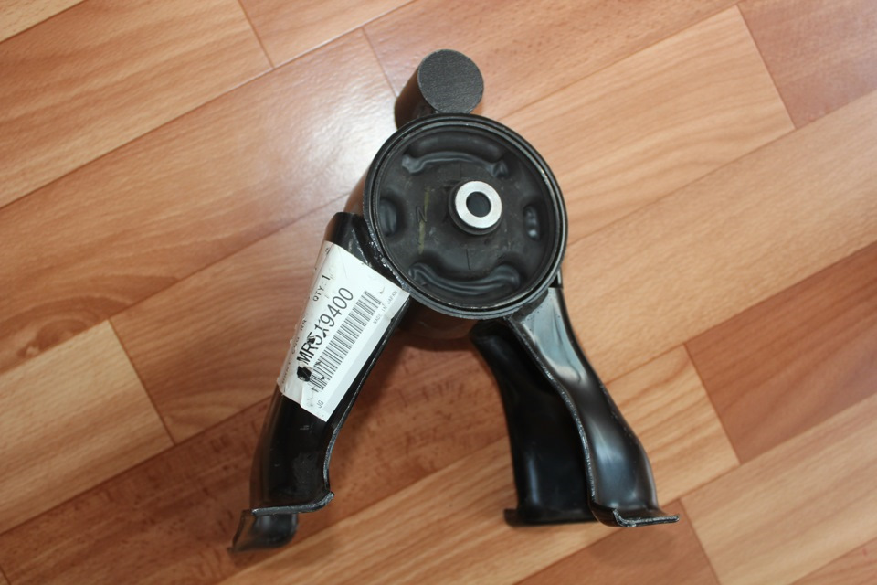 Задняя опора двигателя — Mitsubishi Lancer IX, 1,6 л, 2005 года ...