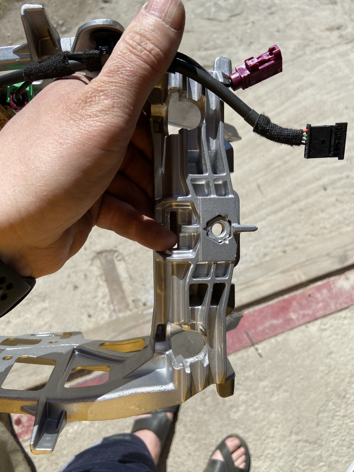 Установка беспроводной зарядки QI — Audi Allroad (C7), 3 л, 2016 года ...