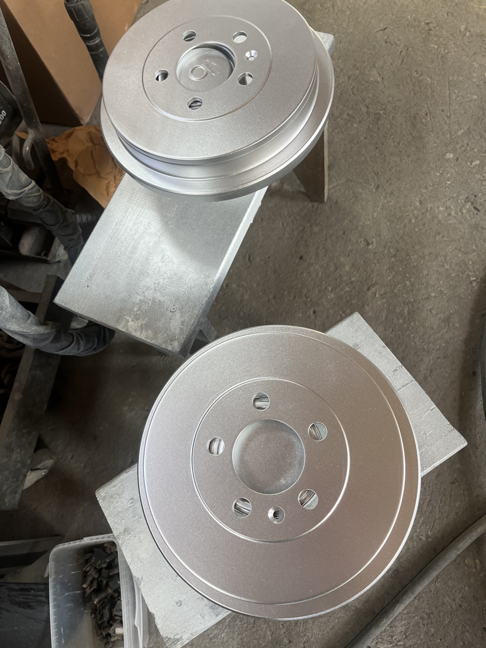 Замена барабанов и механизма подводки колодок — Volkswagen Polo Sedan ...