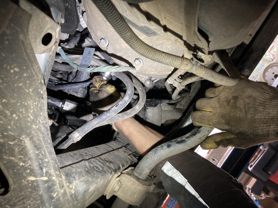 Заглушка соленоида маслянного насоса OM651.950 — Mercedes-Benz Vito (3G ...