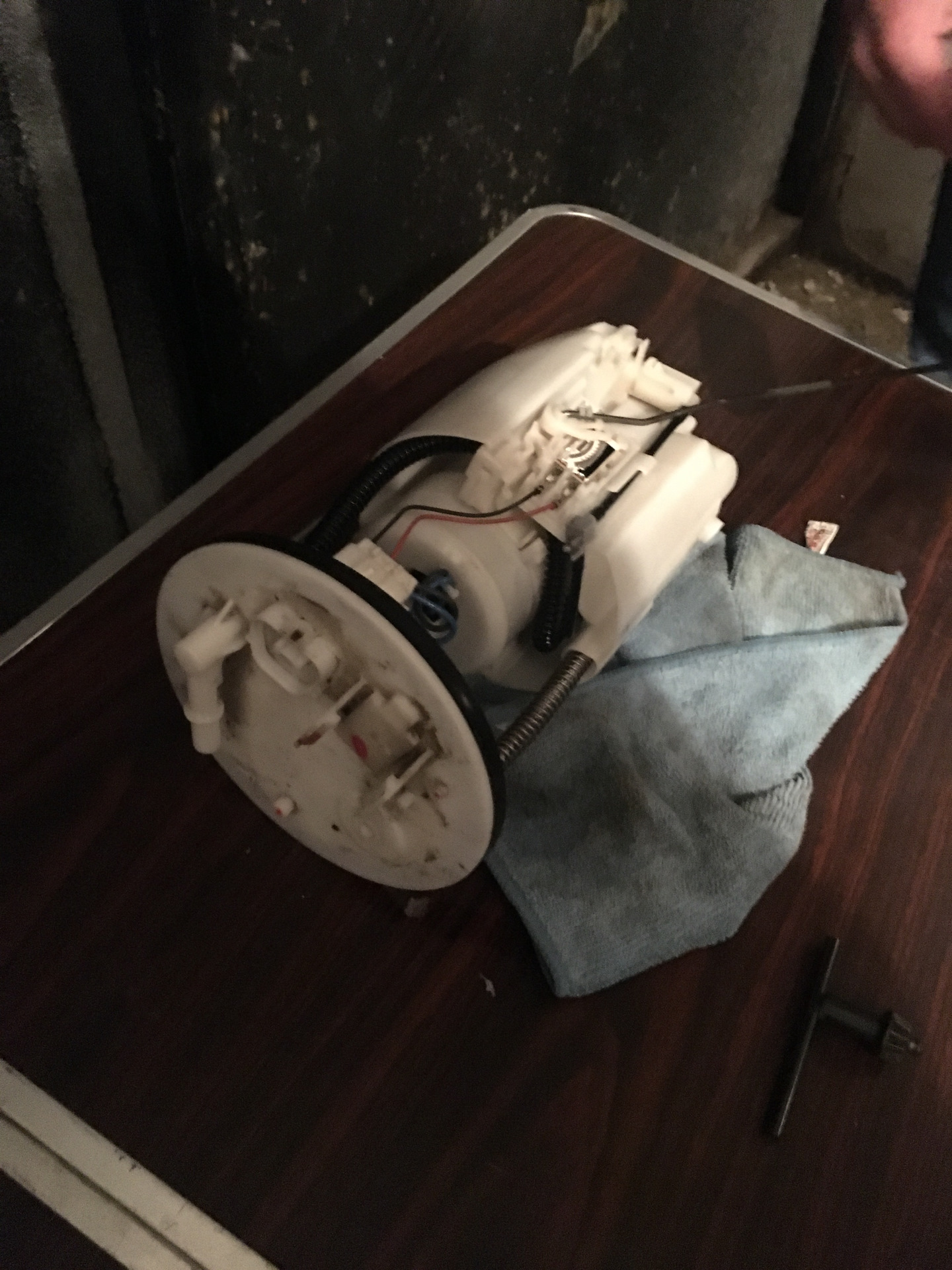 Замена топливного фильтра — Mitsubishi Lancer X, 1,5 л, 2011 года ...