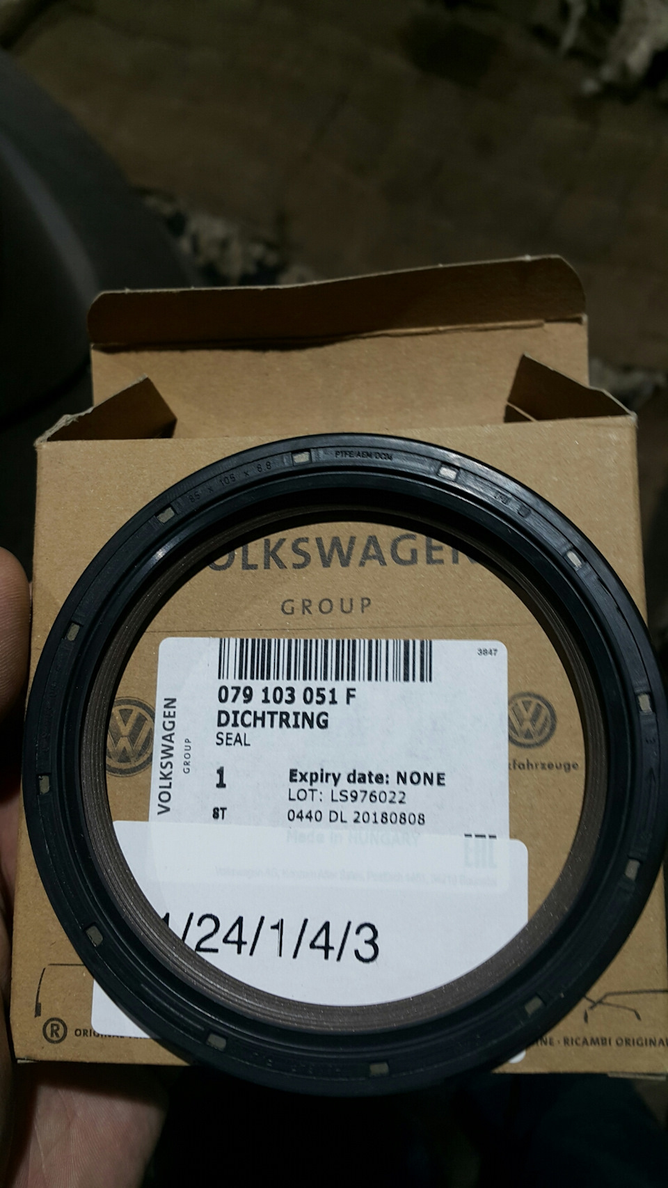 079103051F Сальник коленвала задний / AUDI, VW 2.4-5.2 03~ VAG ...