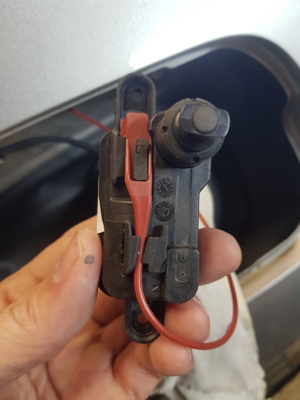 Установка тросика актуатора — Volkswagen Tiguan (2G), 1,4 л, 2021 года ...