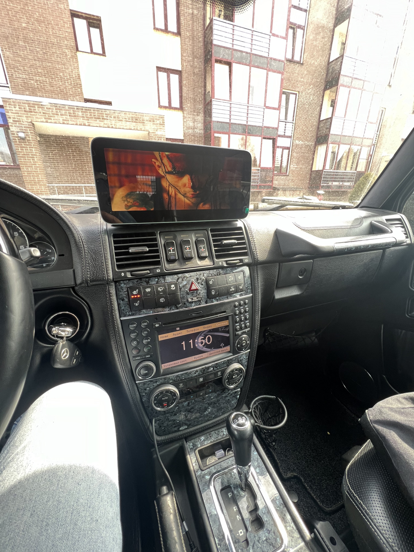 Монитор на торпеду — Mercedes-Benz G 55 AMG (W463), 5,4 л, 2012 года ...