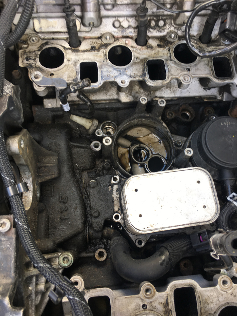 Замена всех прокладок в развале двигателя, замена крышек форсунок Ауди ...