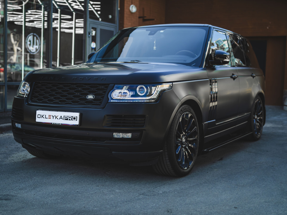 Смена цвета на Range Rover – из белого в черный. Оклейка в черный ...