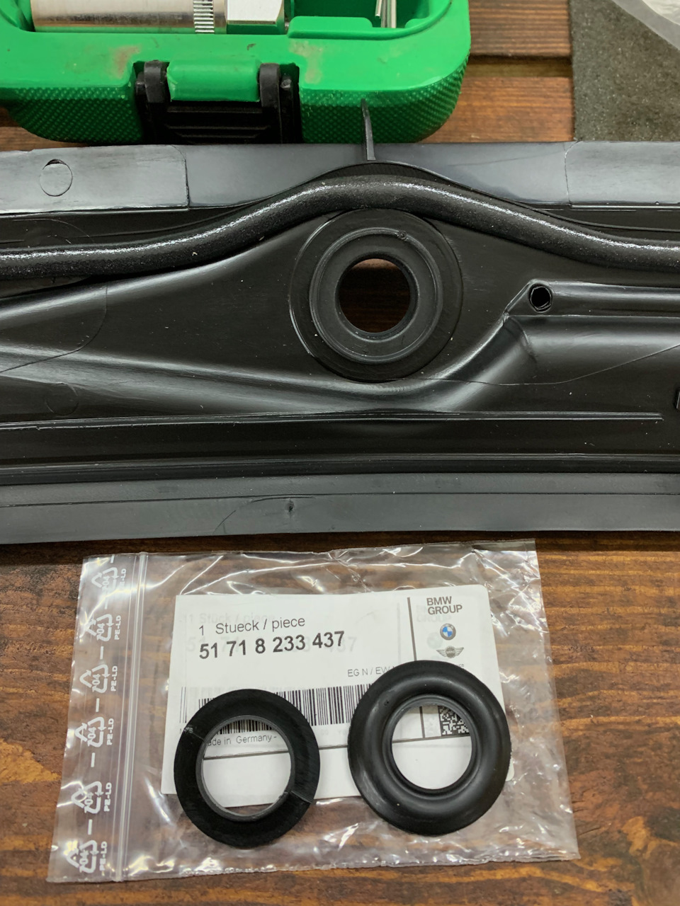 51718233437 Уплотнитель Л BMW | Запчасти на DRIVE2