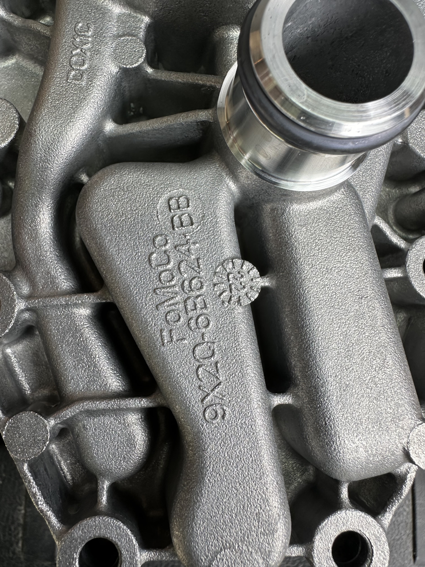 Замена маслоохладителя в сборе LR Discovery 4 3.0 SDV — Land Rover ...