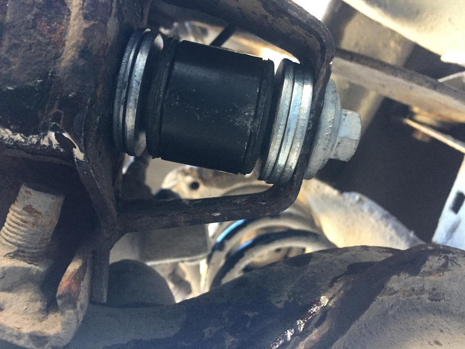 Замена задних амортизаторов — Mazda 3 (1G) BK, 2 л, 2008 года | своими ...