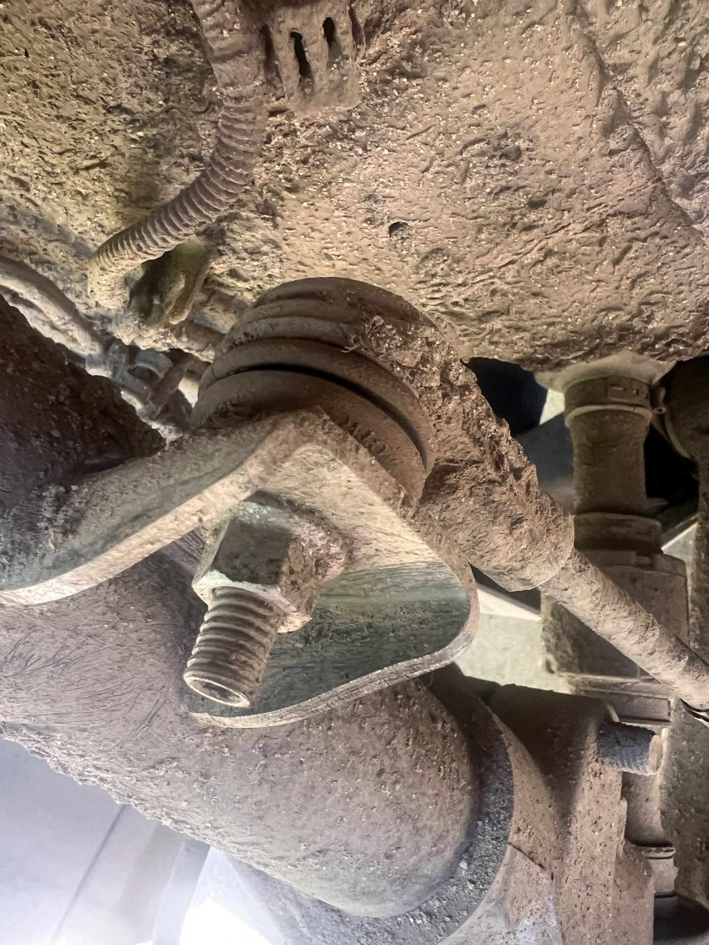 Замена стойки стабилизатора Geely Monjaro — Geely Monjaro, 2 л, 2023 ...