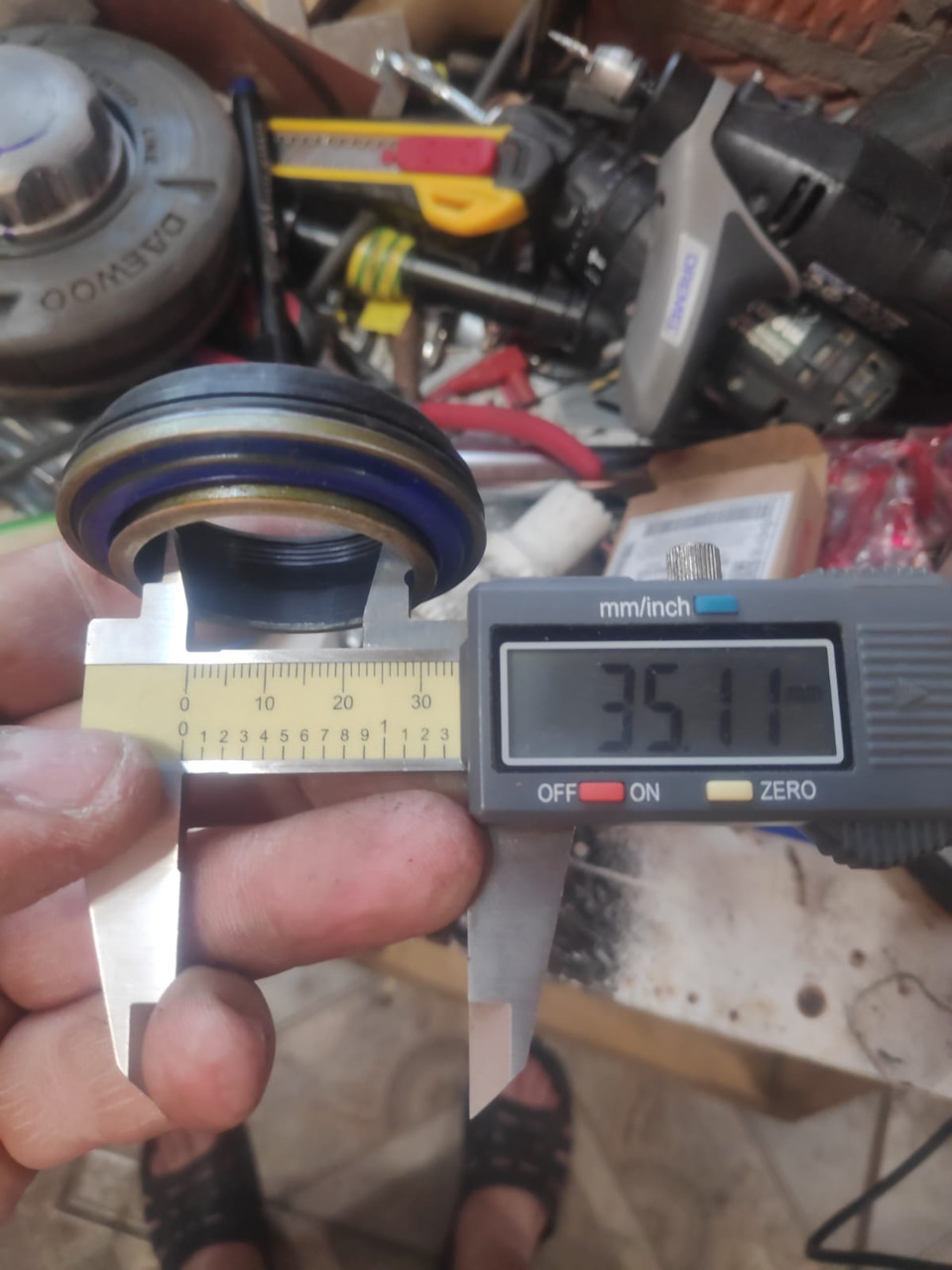 Почему же не подошёл сальник на привод? — Chevrolet Captiva (1G), 3,2 л ...