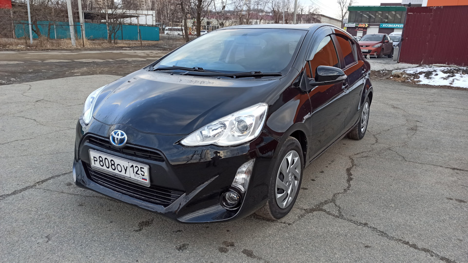 Toyota Aqua 1.5 гибридный (Plug-in) 2014 | 2 рестаил. на DRIVE2
