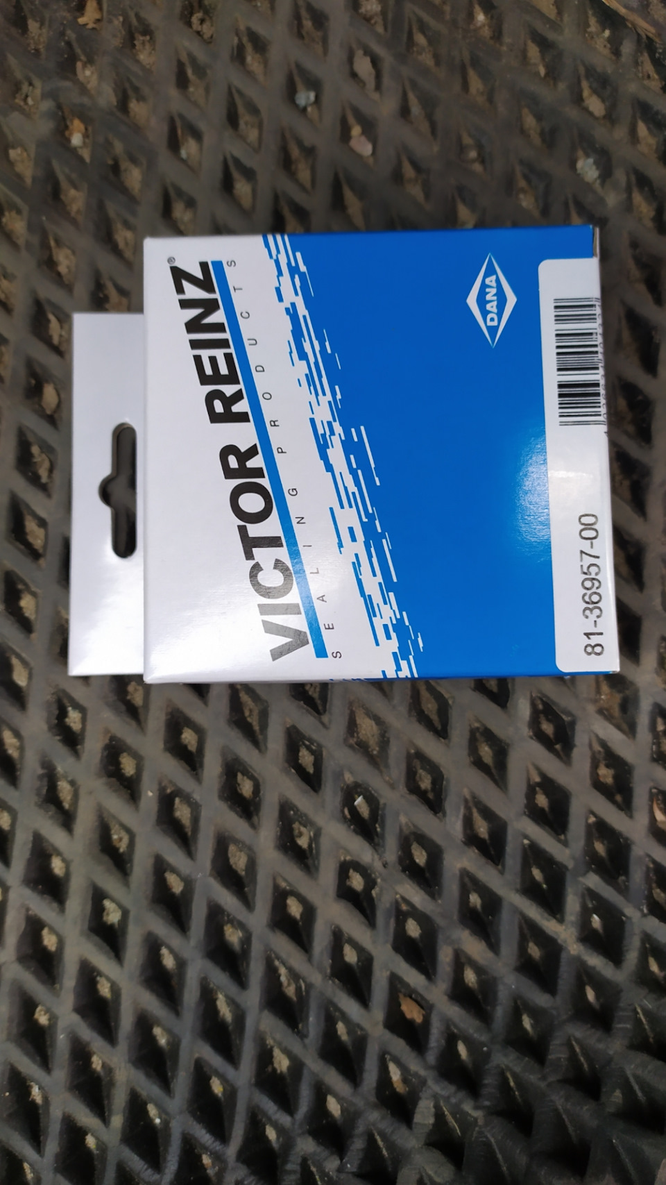 813695700 Уплотняющее кольцо, коленчатый вал VICTOR REINZ | Запчасти на ...