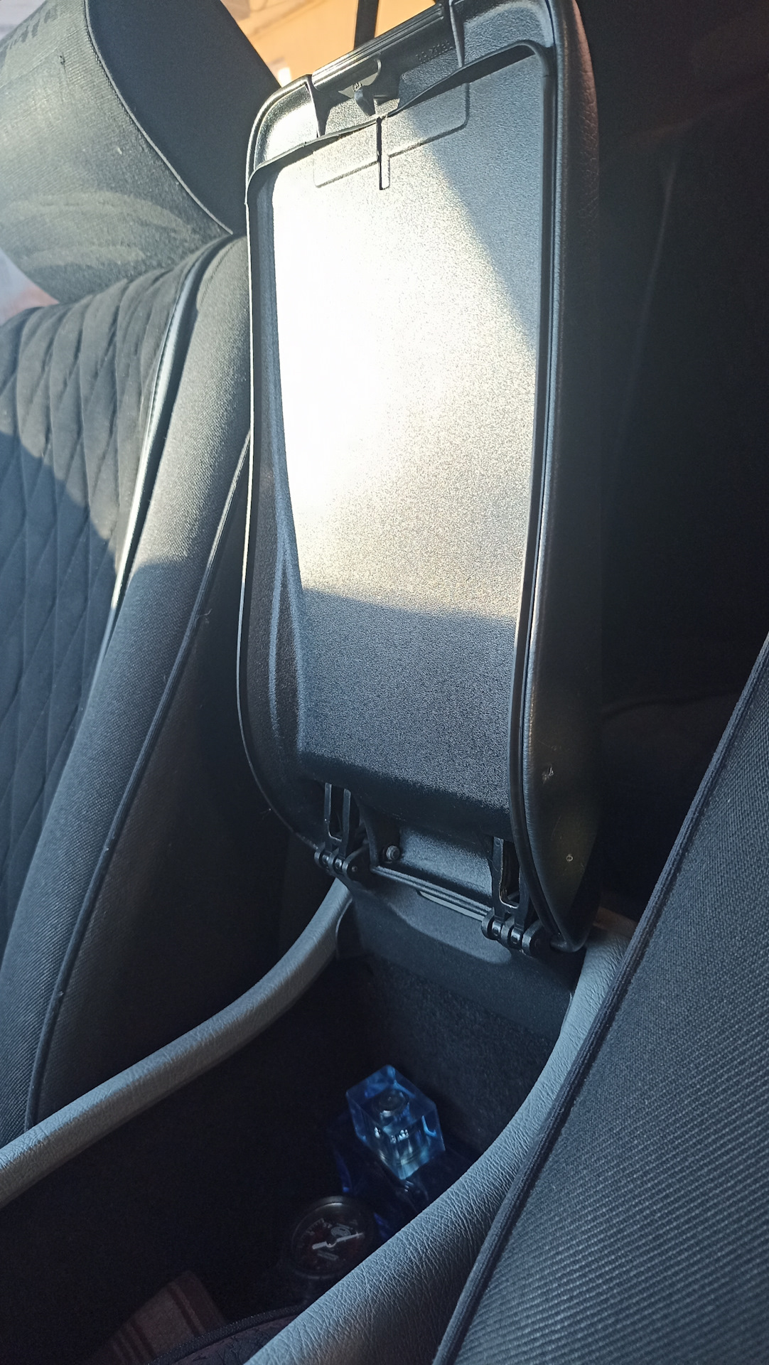 Наконец то заменил подлокотник — Mercedes-Benz E-class (W210), 2,8 л ...