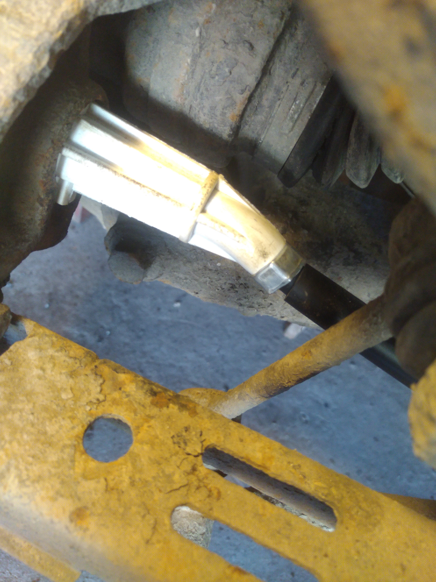 Замена тросов стояночного томроза — Volvo XC90 (1G), 2,4 л, 2005 года ...