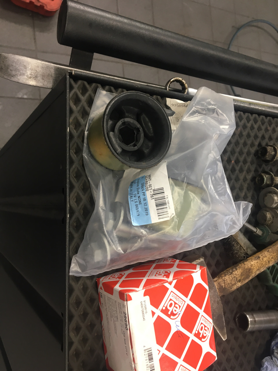 WHT001761 Эксцентриковый болт M12X1,5X90 VAG | Запчасти на DRIVE2