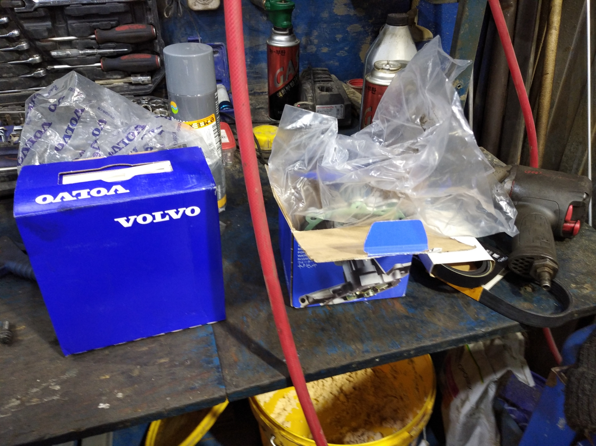 Замена ГРМ и помпы — Volvo V70 III, 2,4 л, 2008 года | своими руками ...