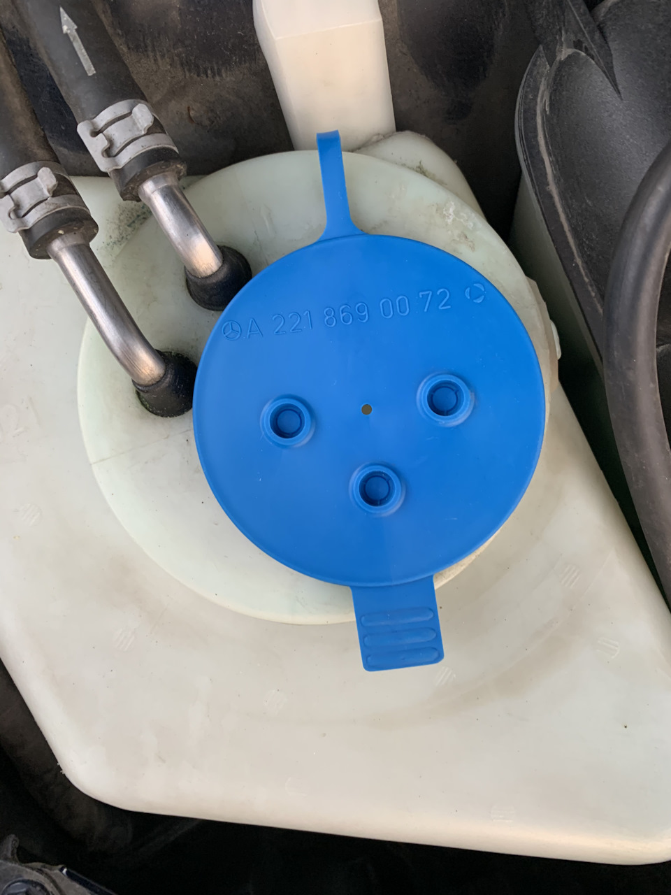 A2218690072 Уплотнение крышки бачка омывателя Mercedes | Запчасти на DRIVE2