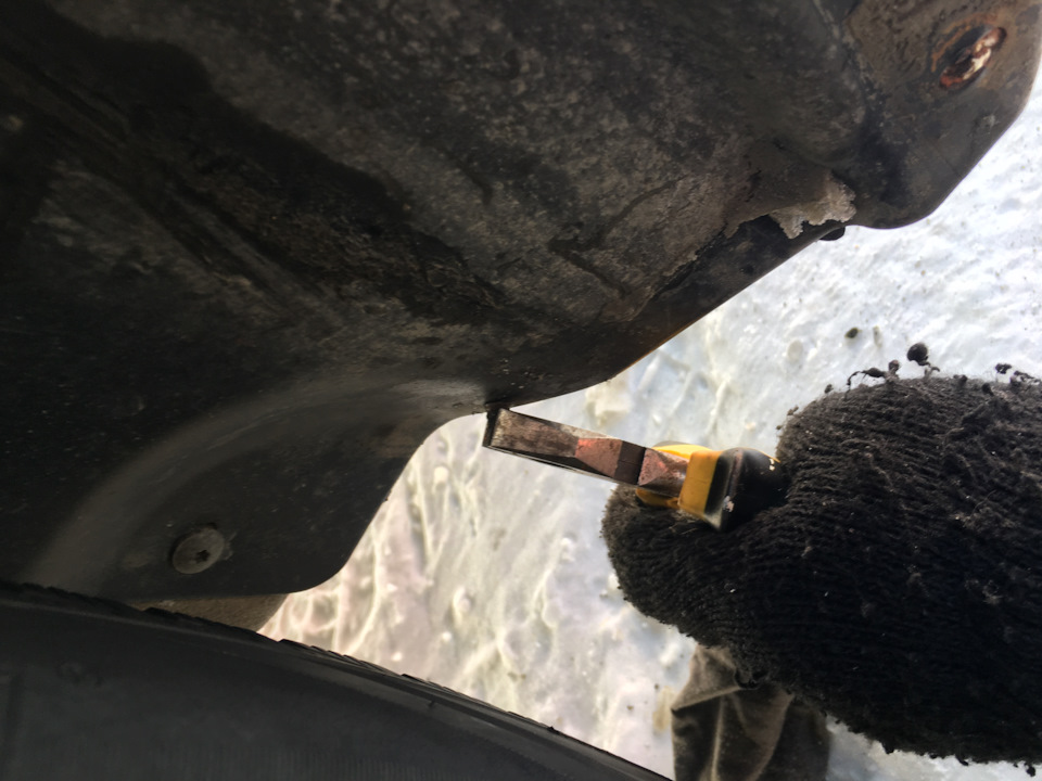 Замена переднего брызговика — Skoda Rapid (1G), 1,6 л, 2017 года ...