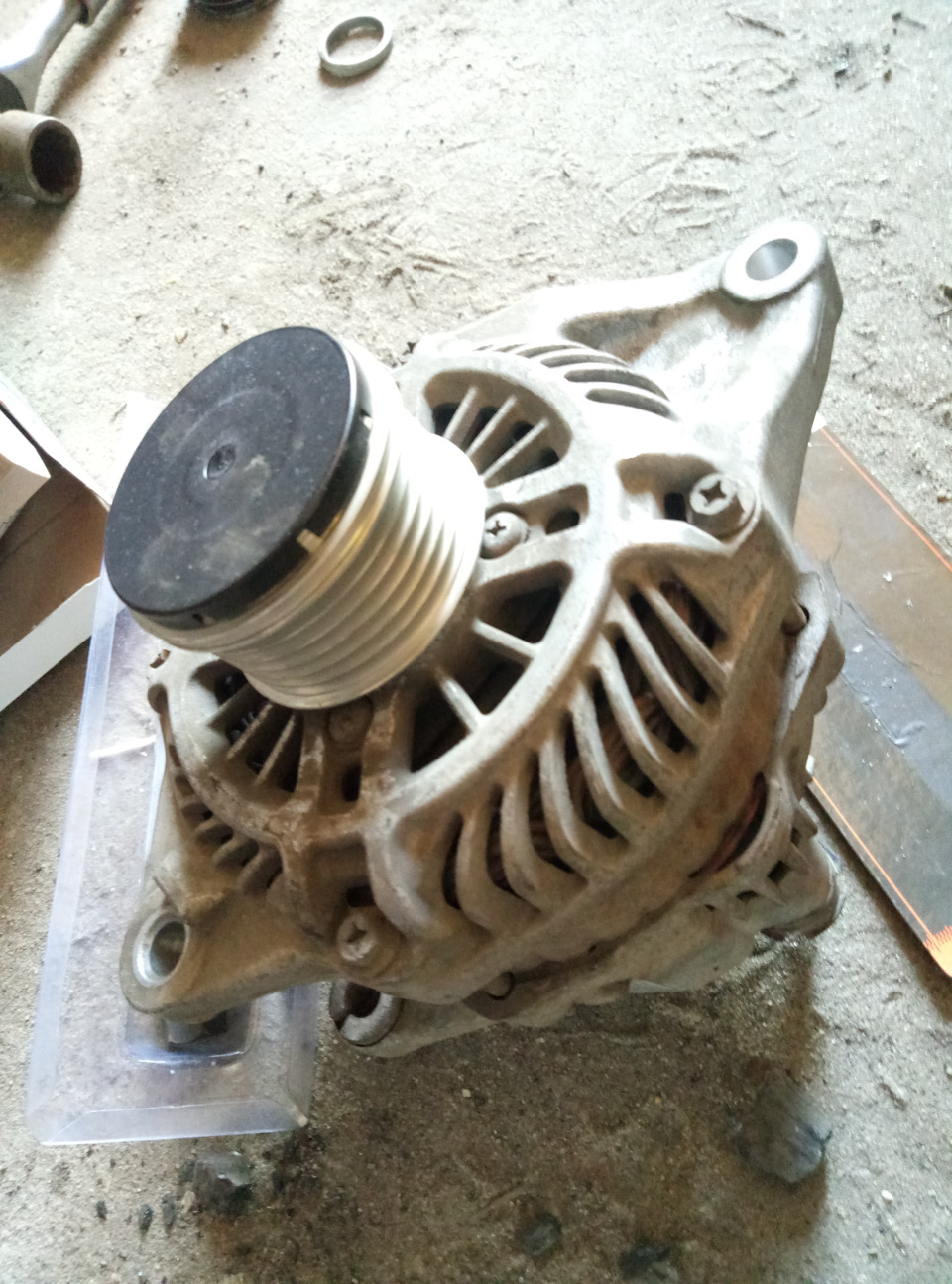 Обгонная муфта генератора на 1800A324, превращая его в 1800A388. Замена ...