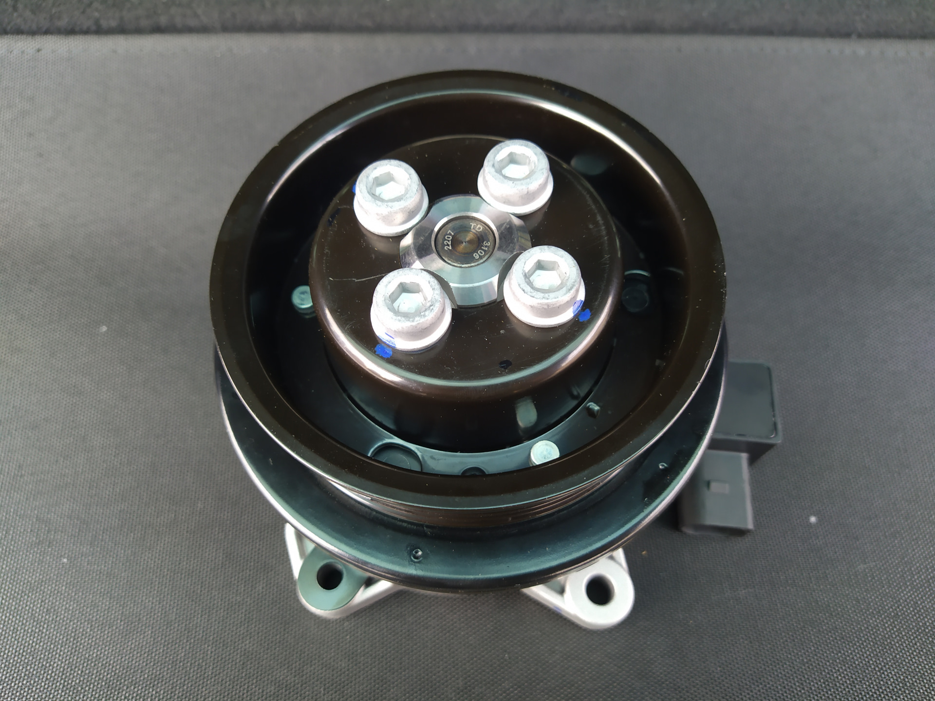 Замена помпы охлаждения двигателя — Skoda Fabia RS Mk2, 1,4 л, 2013 ...