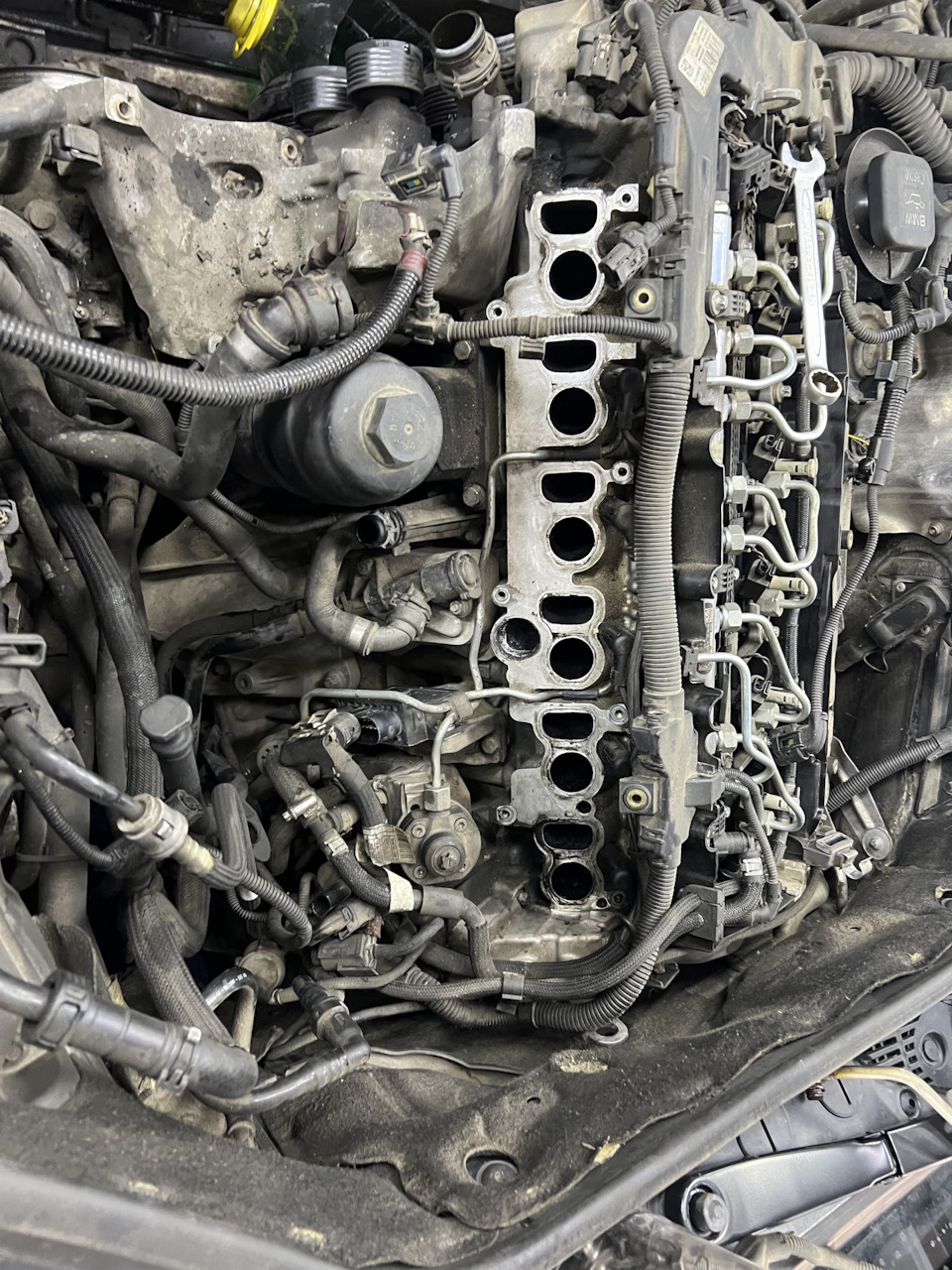 Ну вот дошли руки до своего автомобиля чтобы поменять цепи и вкладыши ...