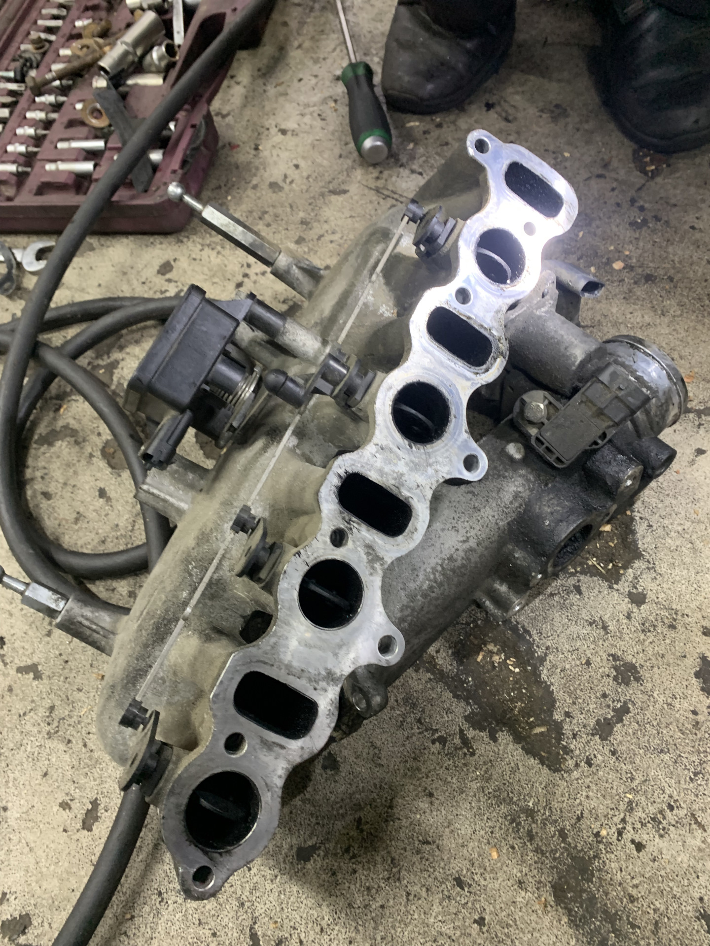 Устранение течи антифриза и попутно чистка впускного коллектора ...