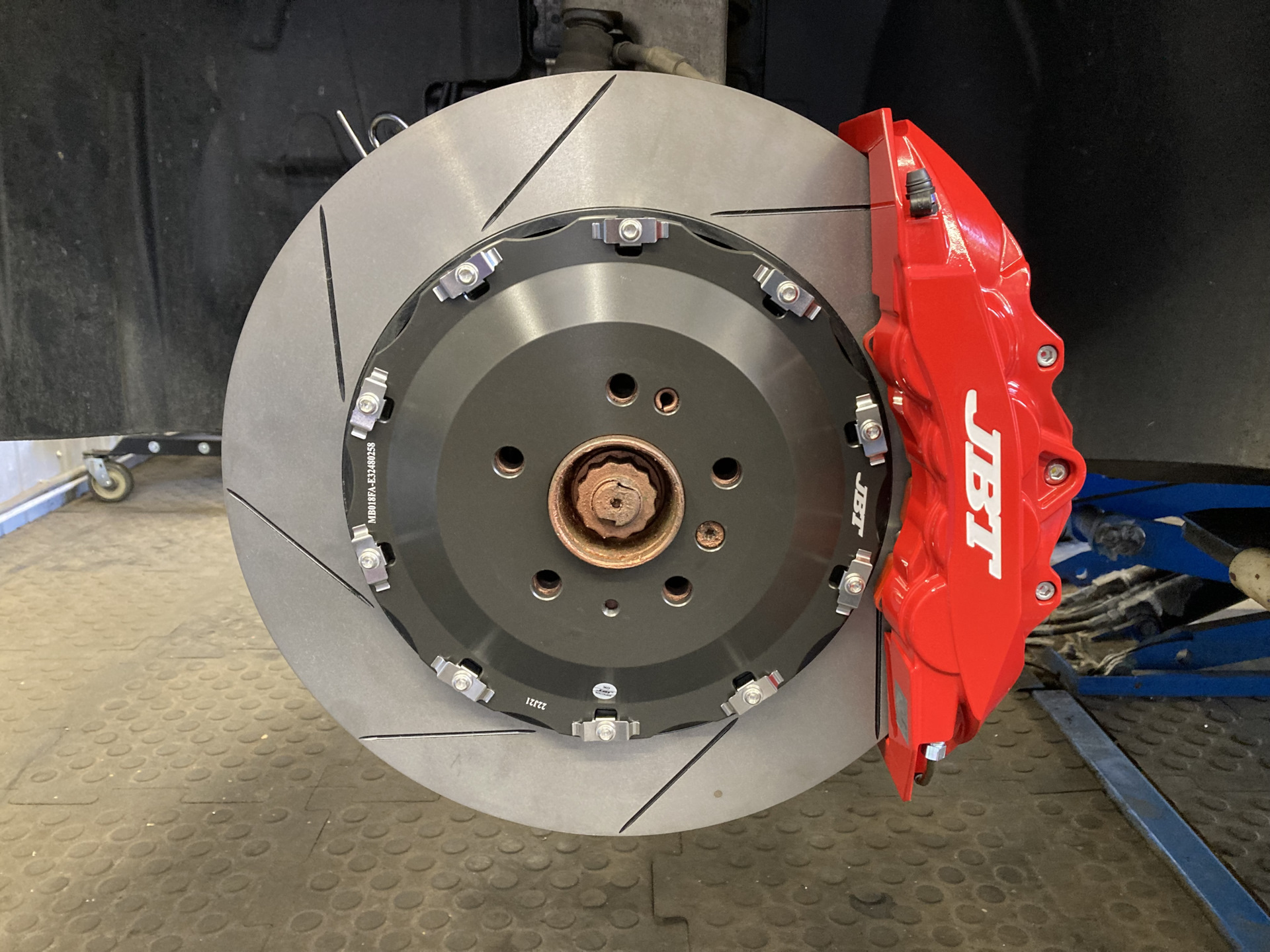 Mercedes-Benz GL X166 с тормозной системой JBT. — JBT Brake System на ...